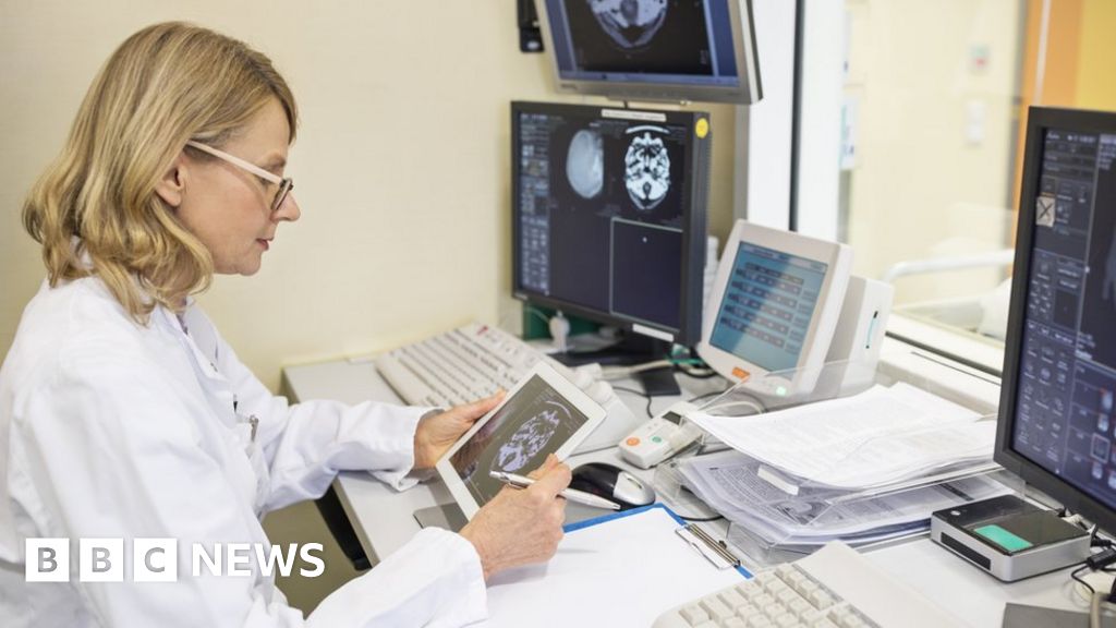 Covid: Radiologist shortage adds to Wales' NHS pressures