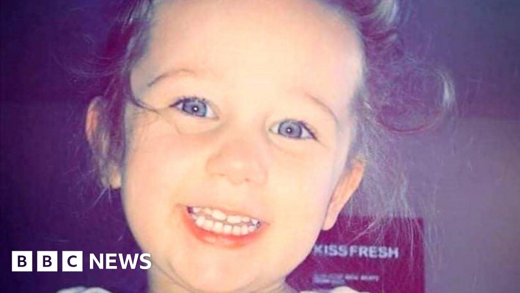 Kaylee-Jayde Priest: CCTV captures last time girl seen alive - BBC News