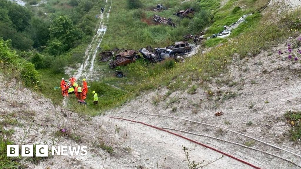 Sundon Pits: Man falls 100ft down disused chalk quarry