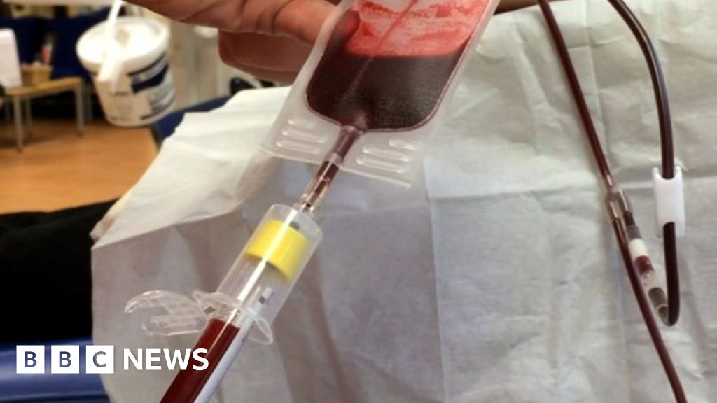 60 seconds: What happens when you give blood - BBC News