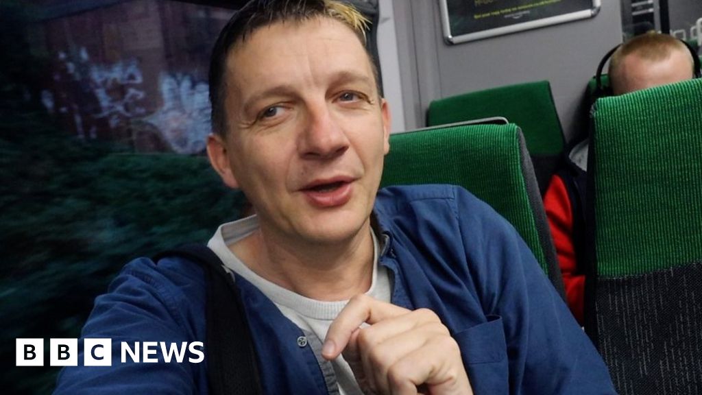 YouTuber Geoff Marshall shares his thoughts on Bristol Portway Station - BBC News