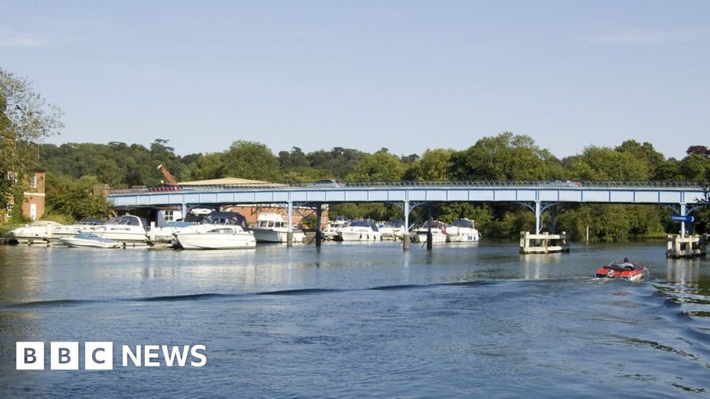 Cookham bridge: Business warning over bridge closure - BBC News