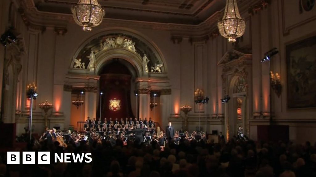 Prince of Wales pays tribute to Welsh National Opera - BBC News