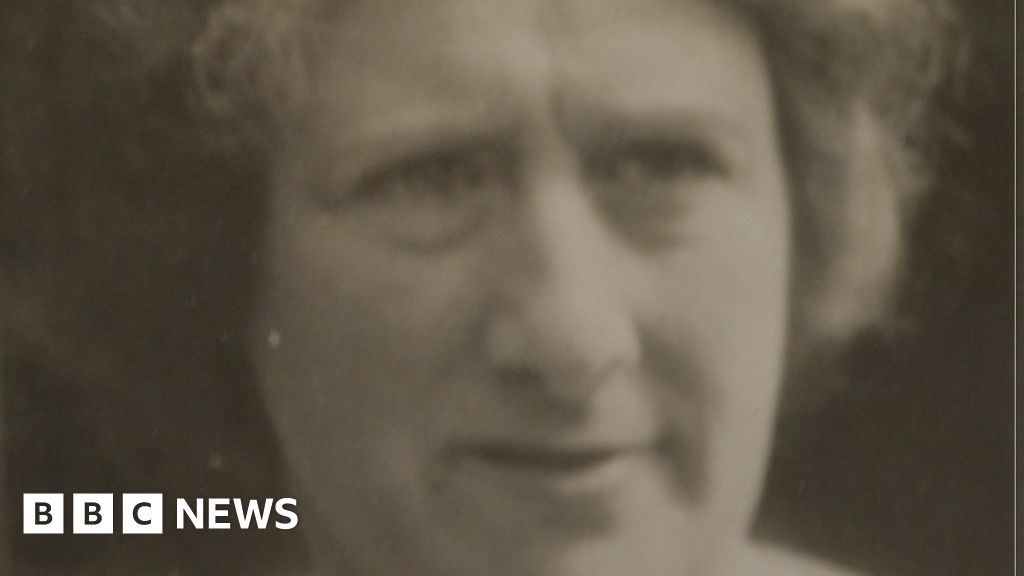 A Guernsey Jew who hid her faith from the Nazis - BBC News