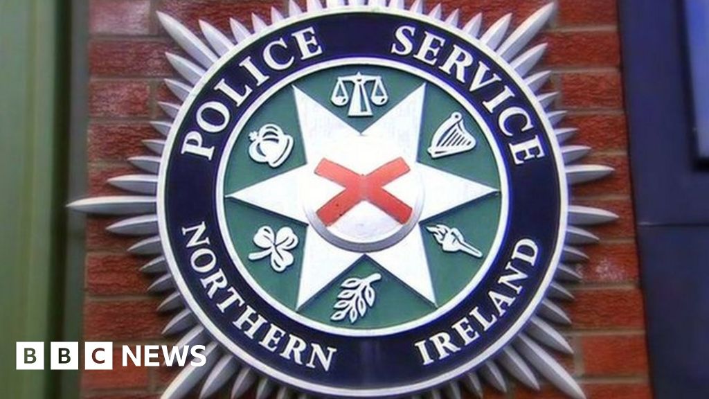 Derry: Three men arrested following funeral of INLA man - BBC News