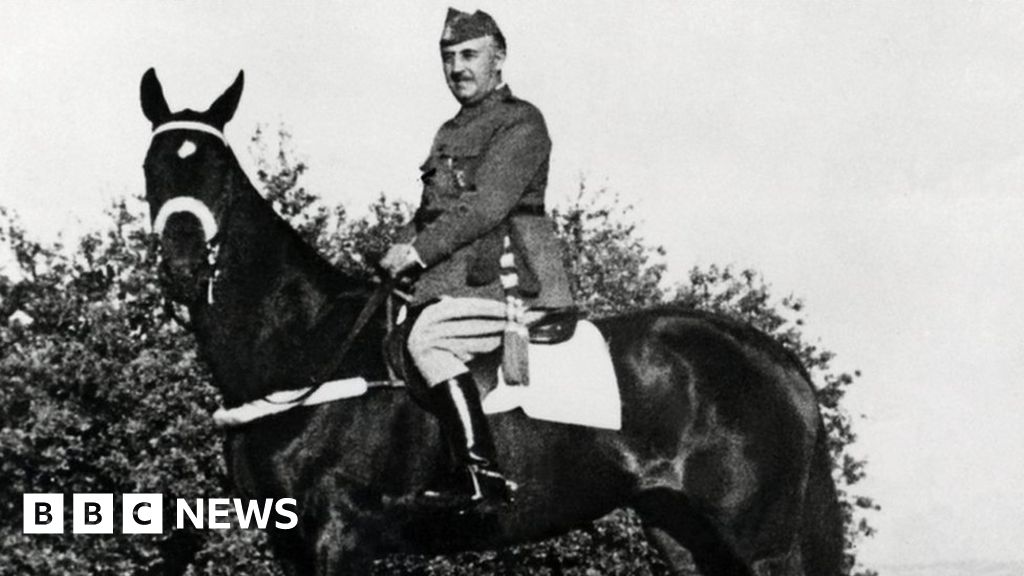 Spanish dictator Franco names to go from Madrid streets - BBC News