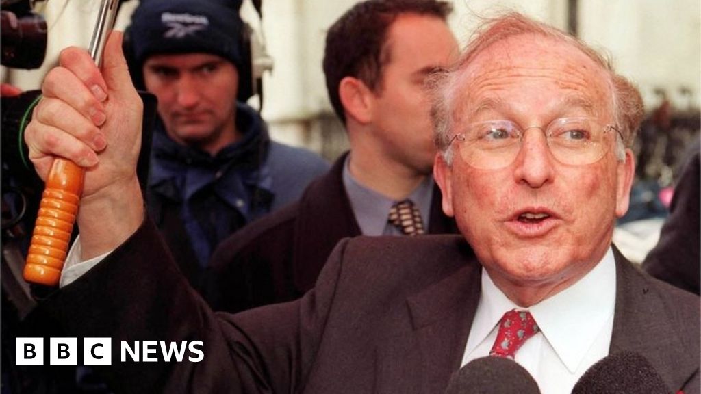 Prosecutors to hold hearing over Janner abuse case move - BBC News