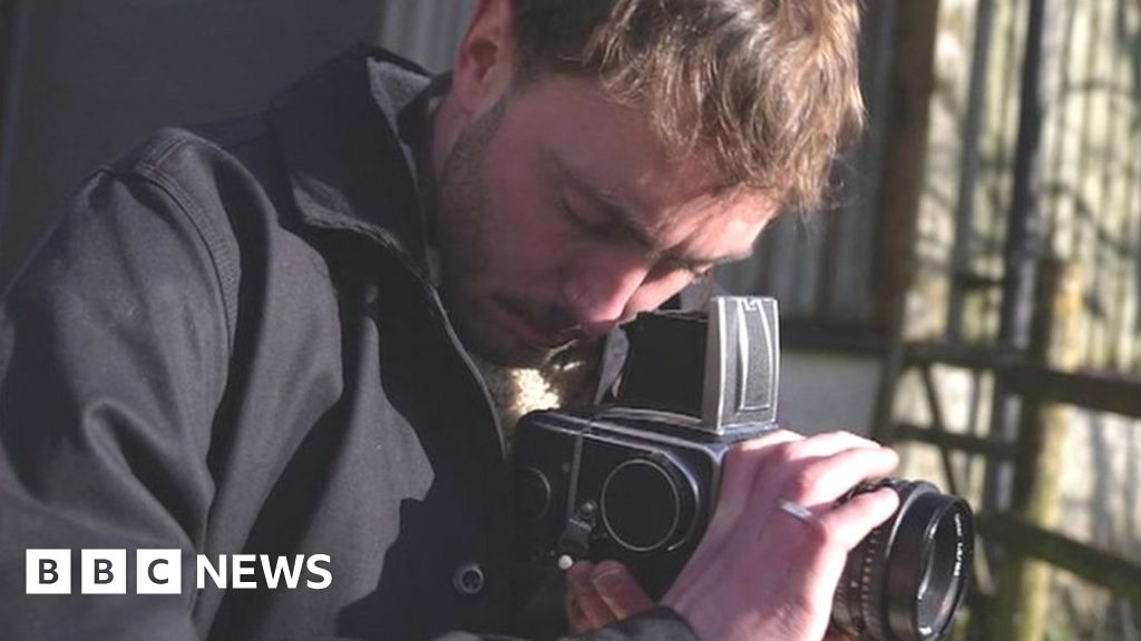 Muscular dystrophy: Photographer Jack Moyse's art helps him cope - BBC News