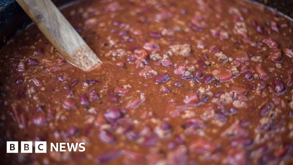 Eating roadkill in West Virginia - BBC News