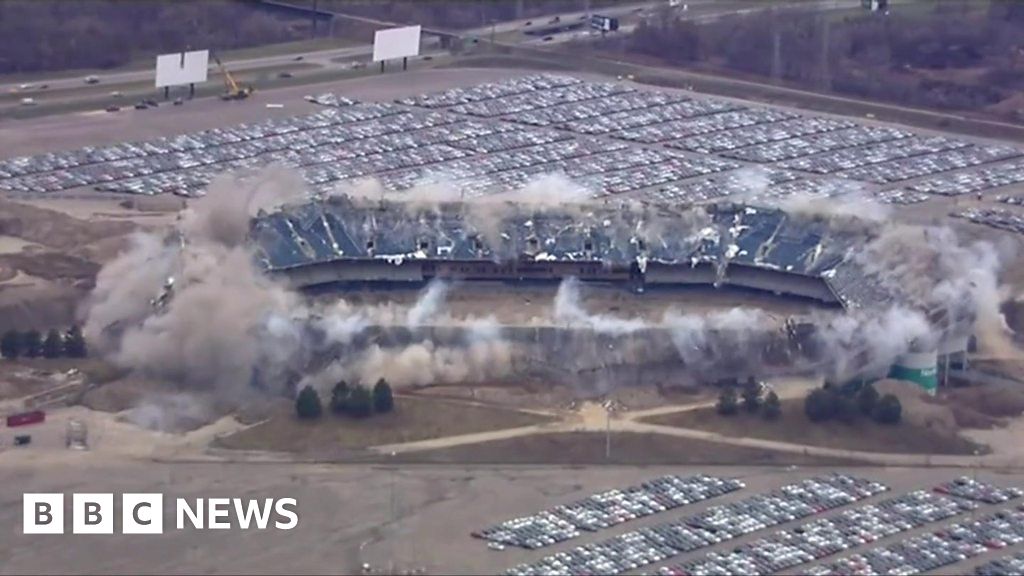 Second attempt at Pontiac Silverdome demolition succeeds - BBC News