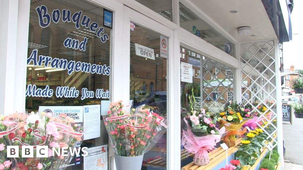 Caversham Flower shop besieged with calls for 'TalkTalk' - BBC News
