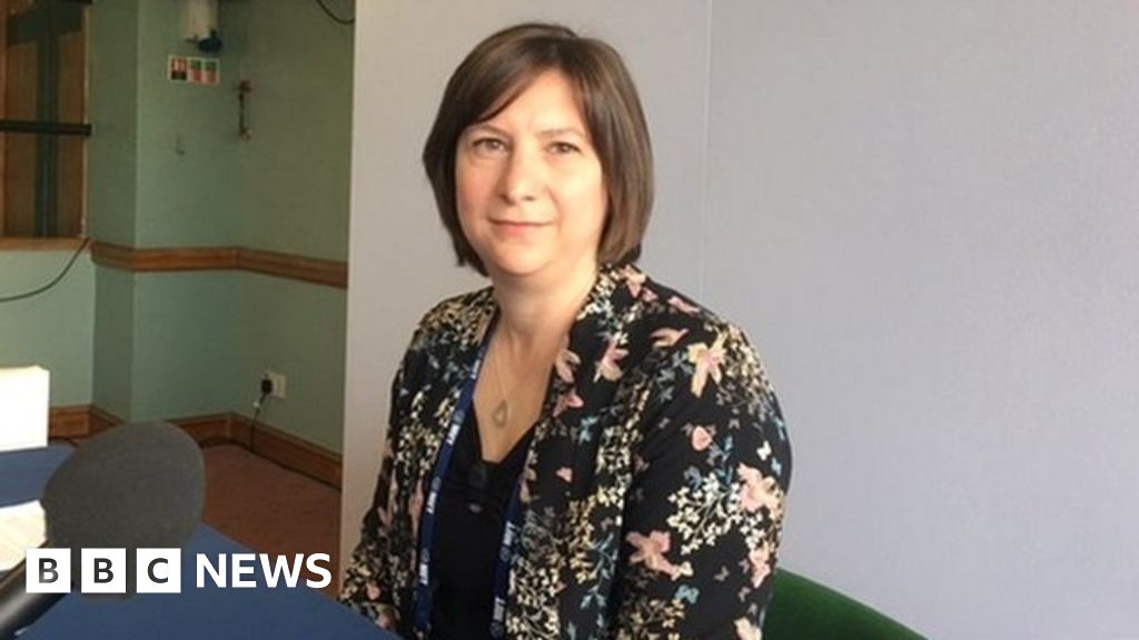 Pupils 'sitting in coats' as school saves cash on heating - BBC News
