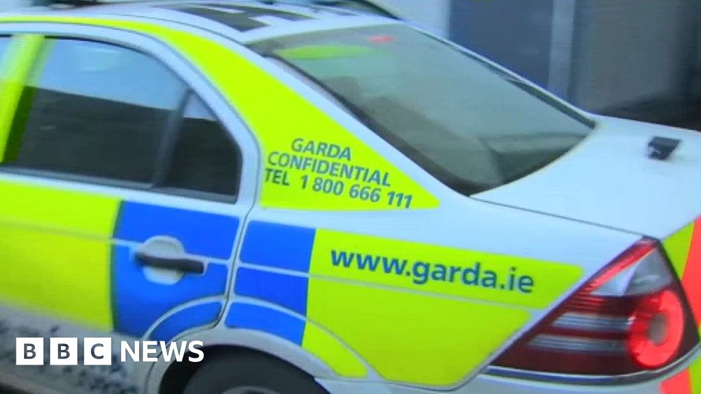 18-year-old man killed in Cavan crash - BBC News