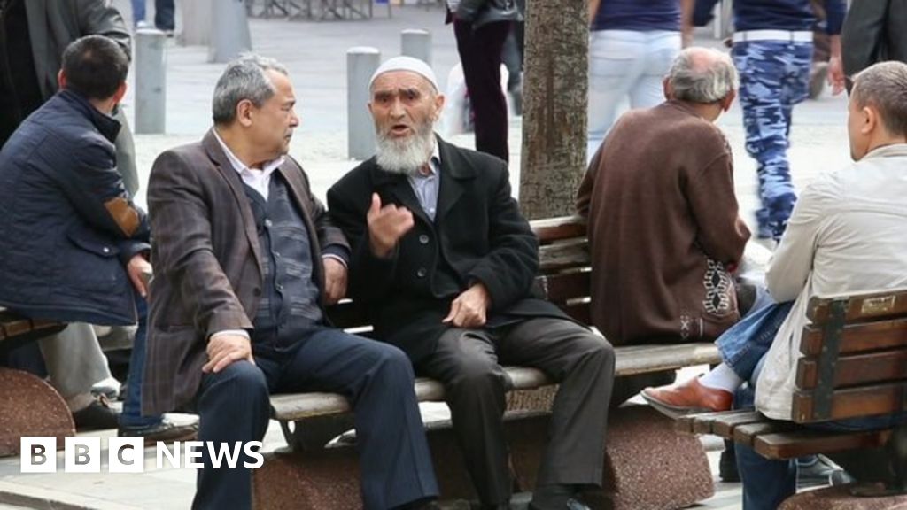 China to crack down on Uighurs escaping to Turkey - BBC News