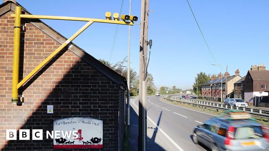 Beeston man told to take down fake speed camera - BBC News