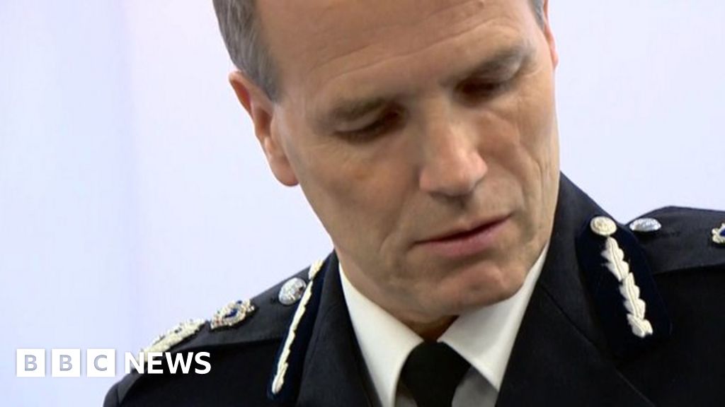Sir Stephen House to quit as Scotland's chief constable - BBC News