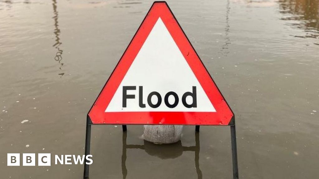 Met Office issues East of England yellow weather warning - BBC News
