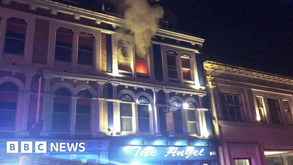 Exeter fire: Man injured in blaze above The Angel bar - BBC News