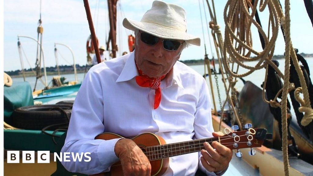 Meet Jimmy Lawrence, one of the last men to skipper a working Thames ...