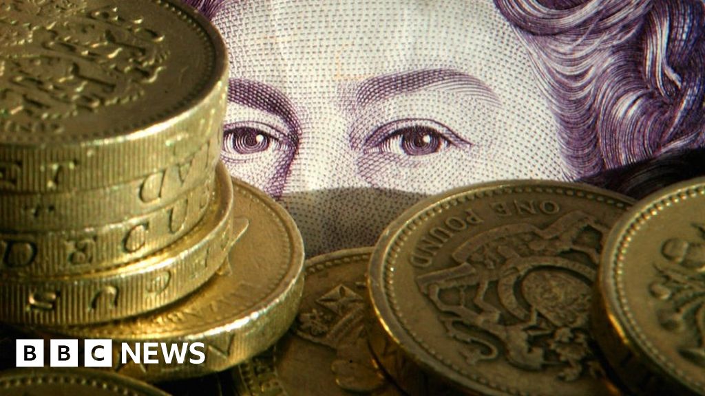 Pound falls as polls indicate more support for Brexit - BBC News