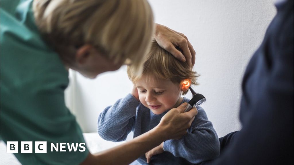 Children face 'catastrophic' wait for NHS treatment - BBC News