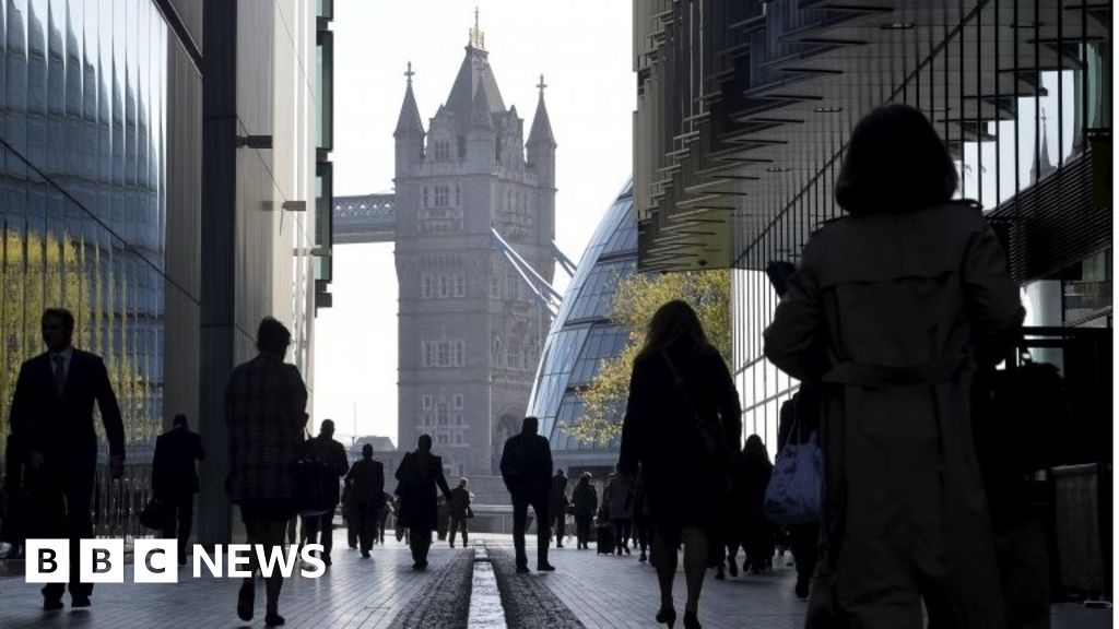 UK jobless total edges up by 25,000 - BBC News