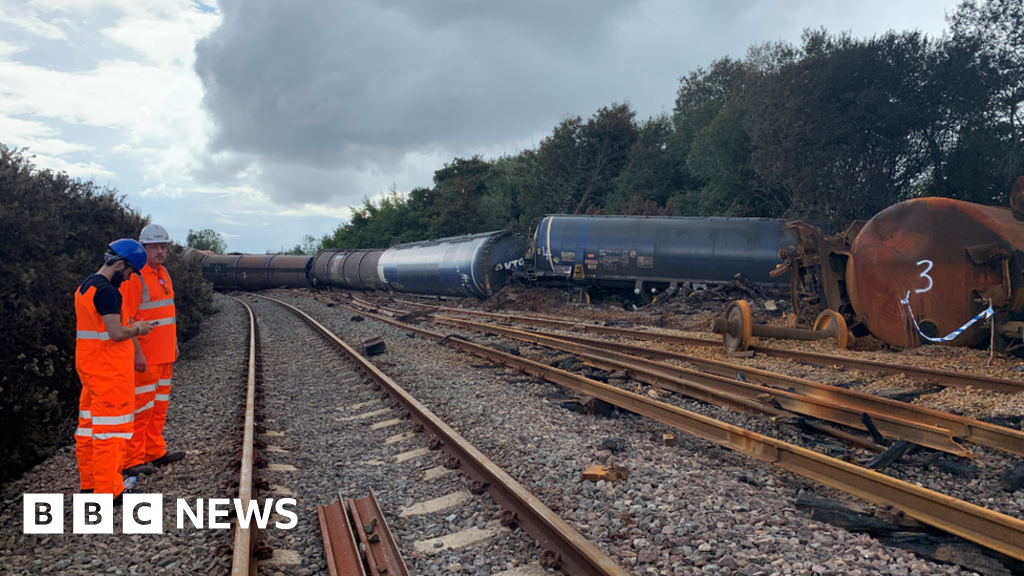 Llangennech train fire: Up to 750 tonnes of oil in derailed wagons ...