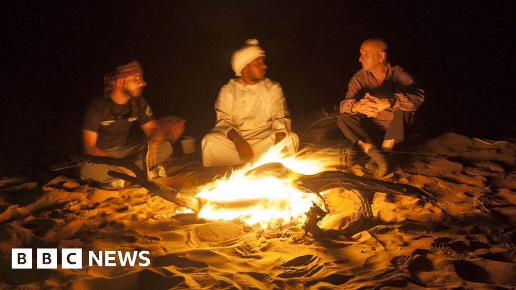 Explorer recreates 1930s' Bertram Thomas desert trek - BBC News