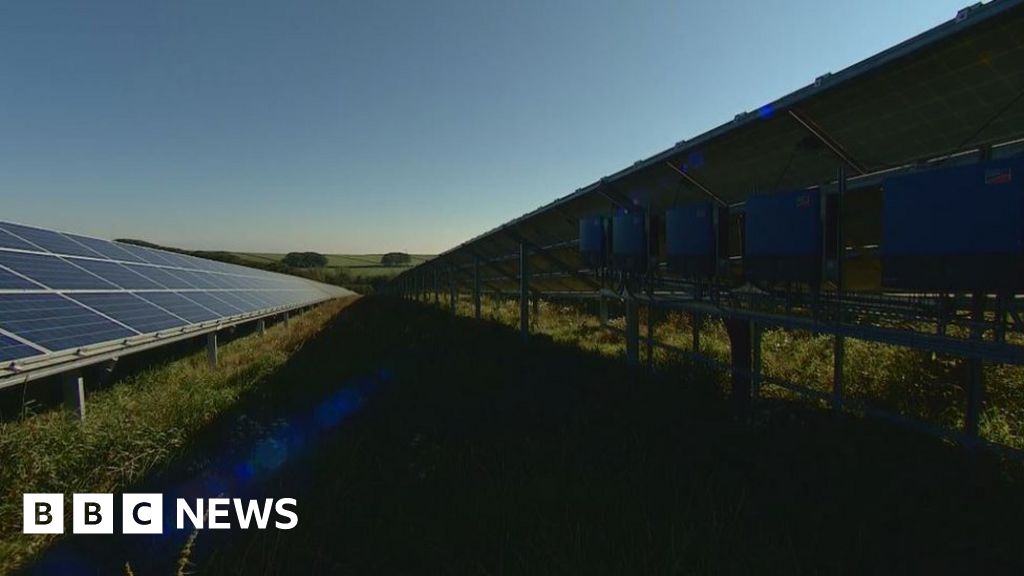 Largest solar power farm in Scotland ready for the sun - BBC News
