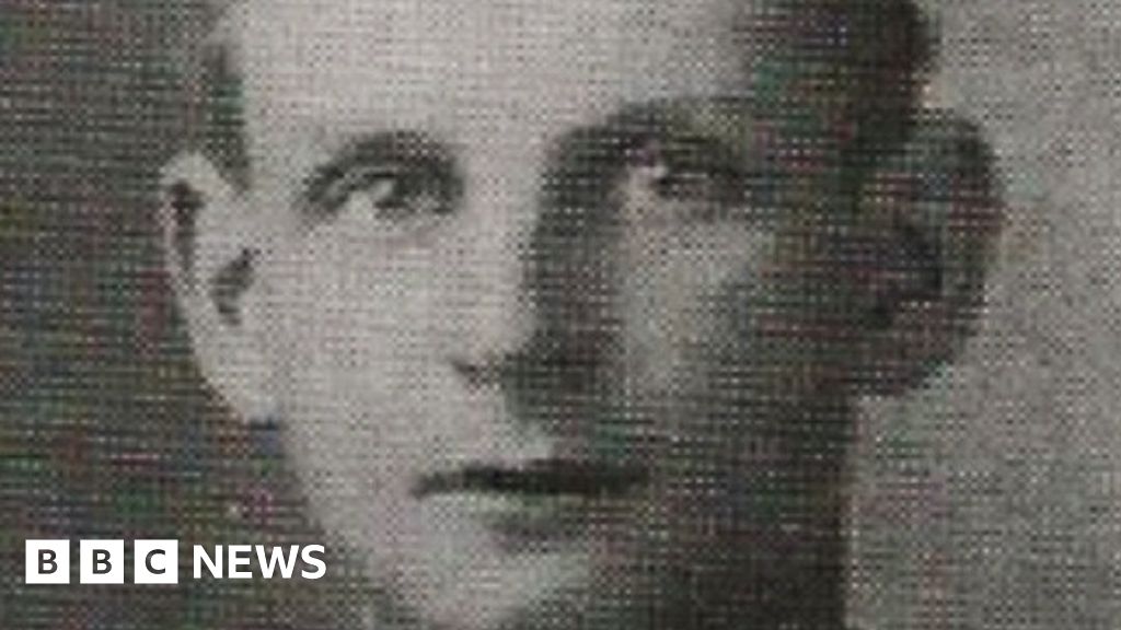 Forgotten WW1 hero who 'never existed' honoured in Leicester - BBC News