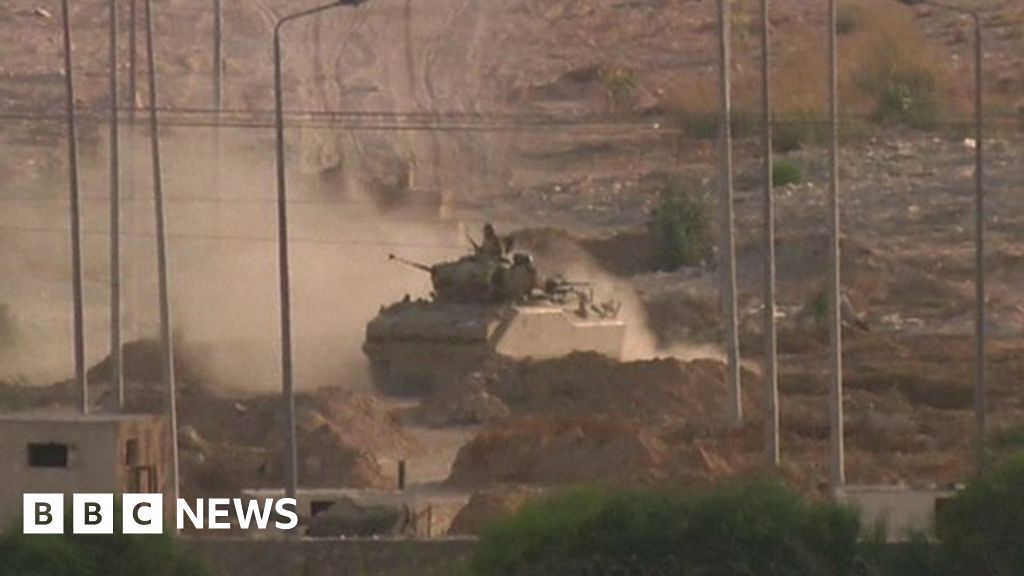 Heavy fighting in Sinai between Egyptian forces and jihadists - BBC News