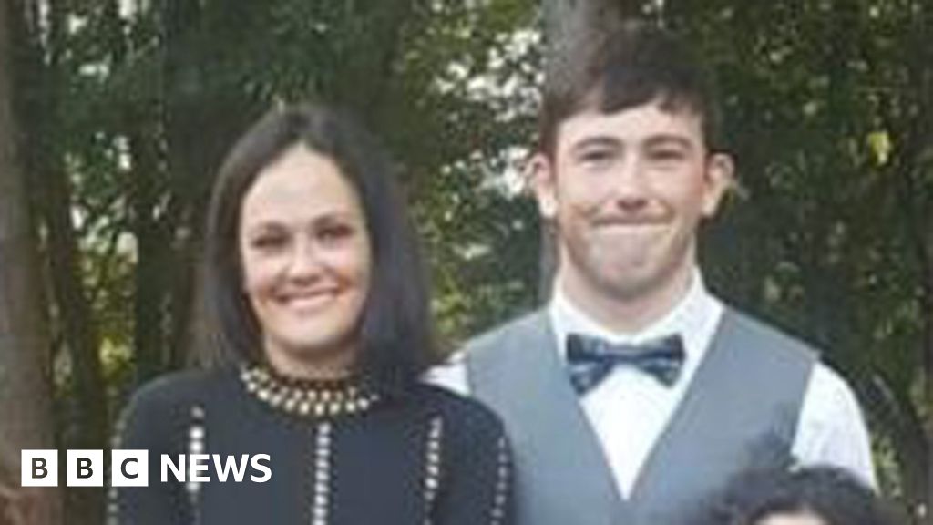 Runcorn murder: Boys charged after teenager dies outside club - BBC News