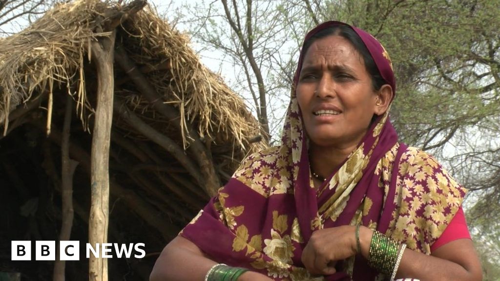 The Indians risking their lives for water - BBC News