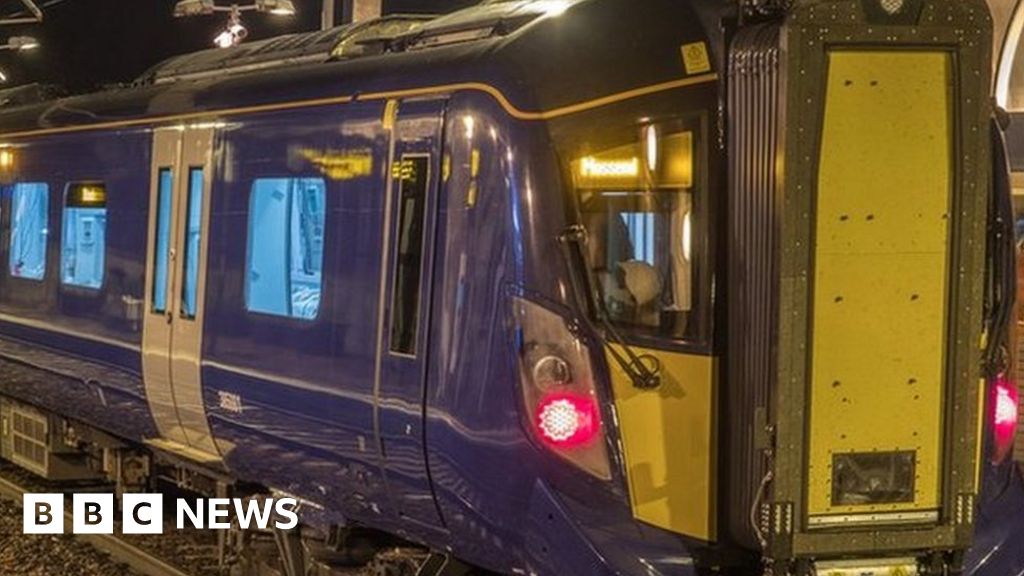 ScotRail Class 385 fishbowl windscreen safety concern