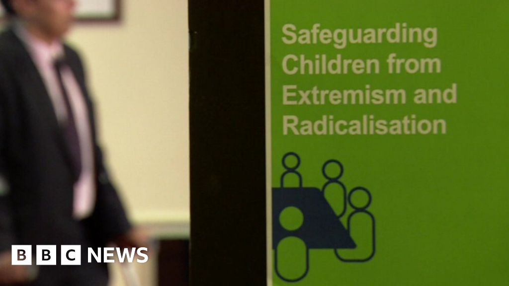 Schools gain legal duty to prevent extremism - BBC News