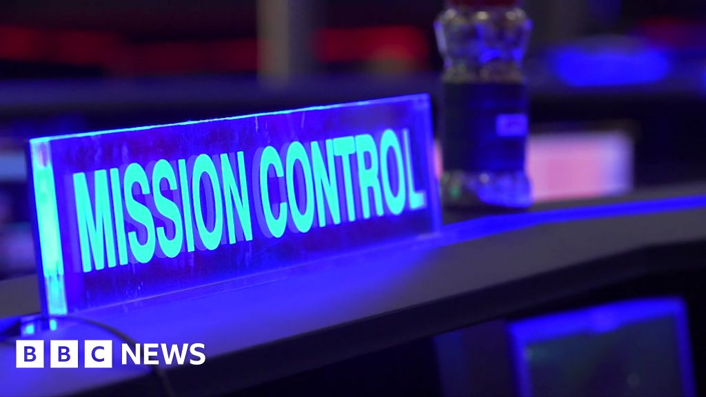 Mars InSight: Inside Nasa's mission control