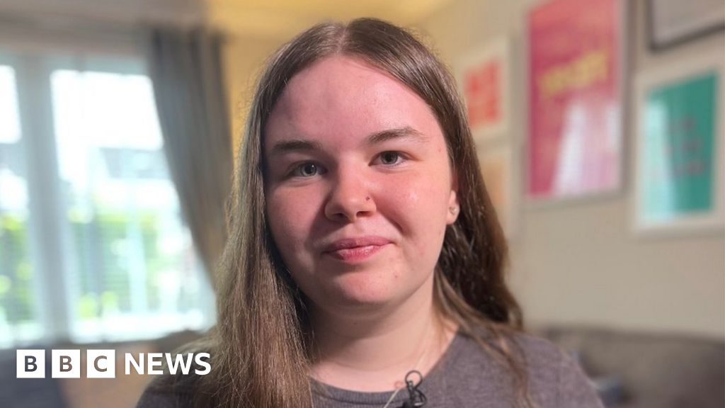 The safe place for young people facing homelessness - BBC News