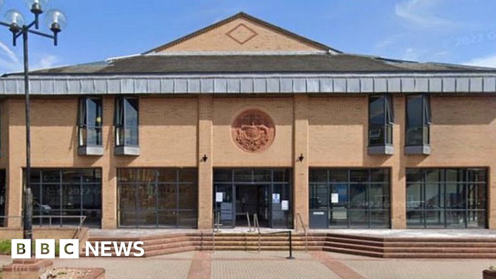 Women face stalking charges after Lincolnshire village incidents - BBC News