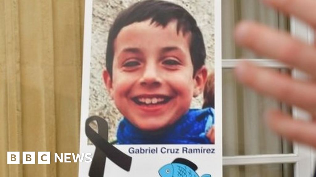 Gabriel Cruz: Partner of Spanish boy's father 'admits killing' - BBC News