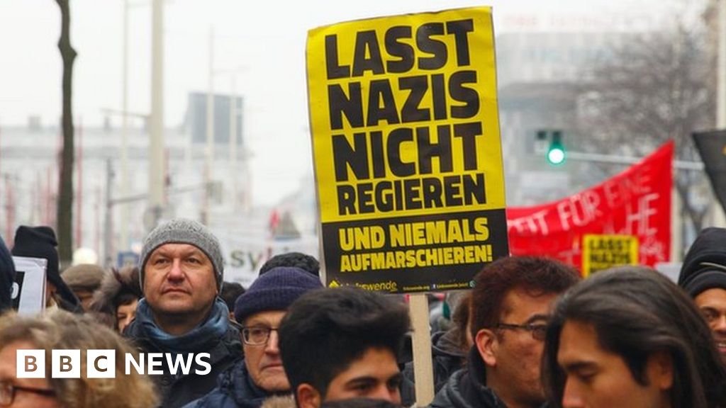 Austria: Protests in Vienna over far-right in coalition - BBC News