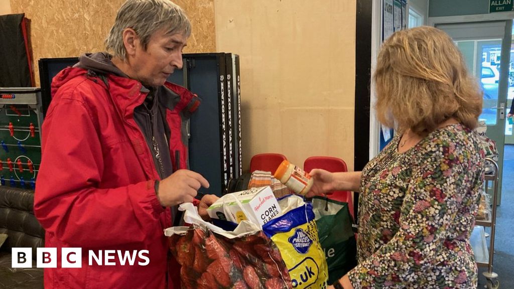Swansea food bank: Extra funding as demand triples - BBC News