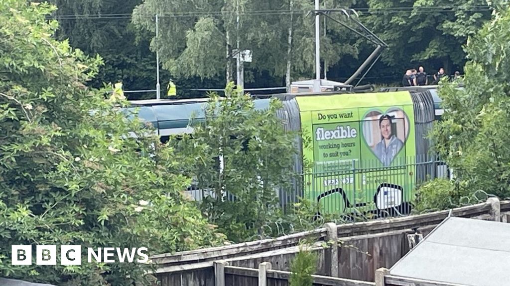 Murder probe launched after man stabbed on Nottingham tram - BBC News