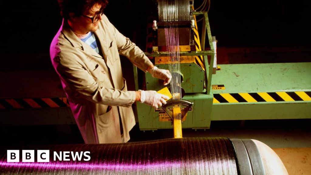 Undersea cable break: Four things you wanted to know - BBC News