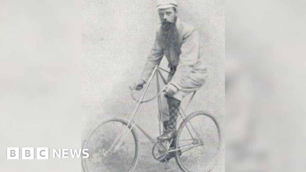 Pedersen bikes roll into Dursley for annual cycling celebration - BBC News