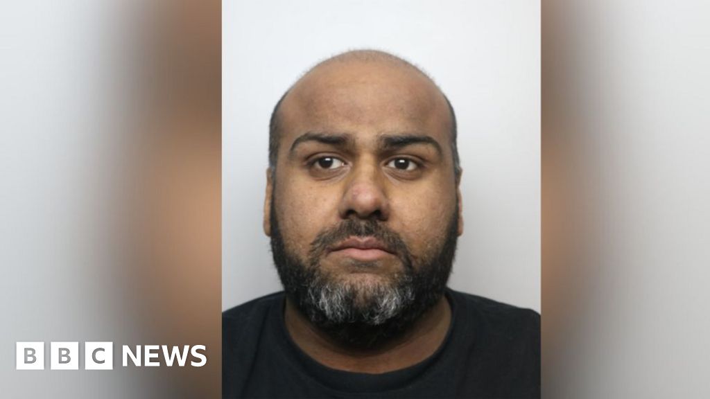 Gang leader jailed for supplying cocaine and ketamine - BBC News