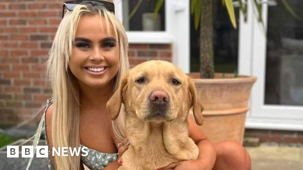 Tributes to Abbey Elgey after death in North Frodingham crash - BBC News