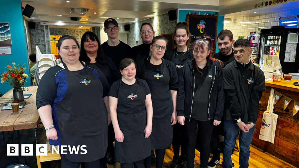 South Shields cafe which employs staff with autism saved - BBC News