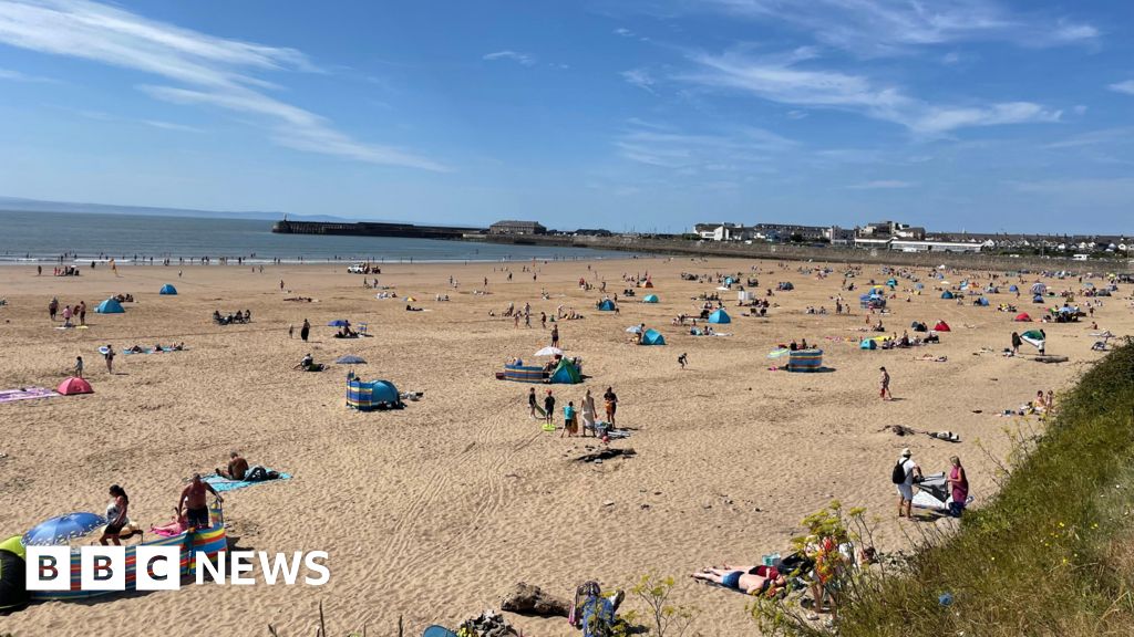 Wales weather: Beachgoers make most of the sun as heatwave hits Wales ...