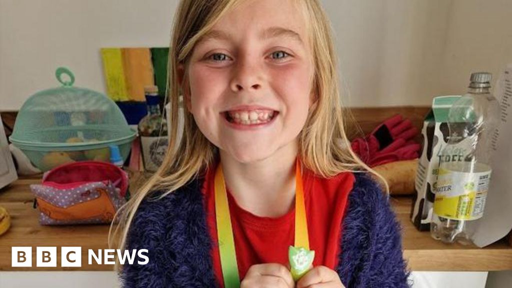 Pudsey Park litter pick to honour Leeds girl Matilda Pritchard - BBC News