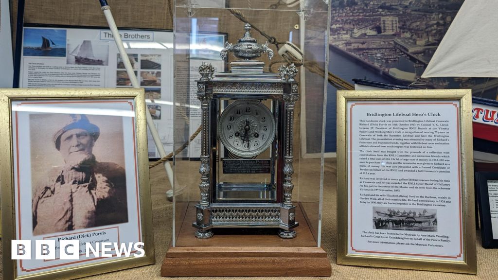 Bridlington: RNLI hero's clock returns after 110 years